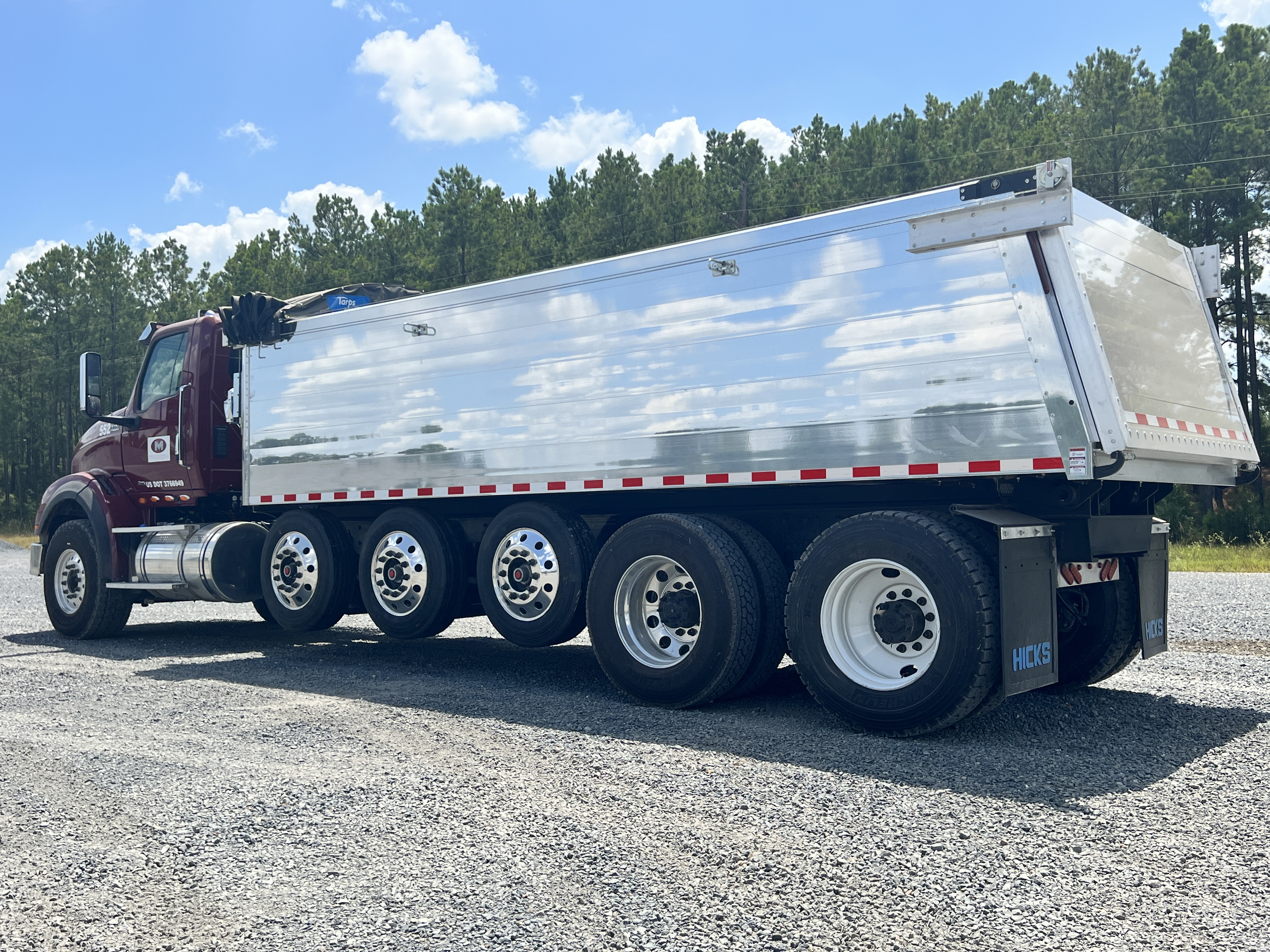 Hicks dump body for aggregate hauling. Customize your Hicks.